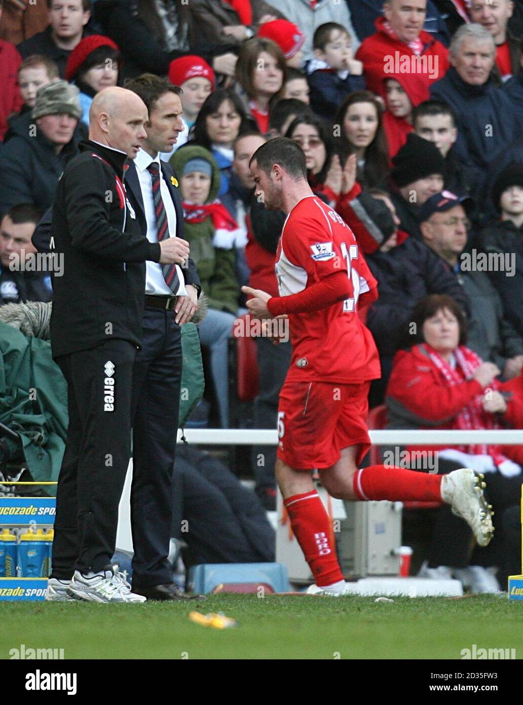 Middlesbrough's Matthew Bates (right) runs past manager Gareth ...