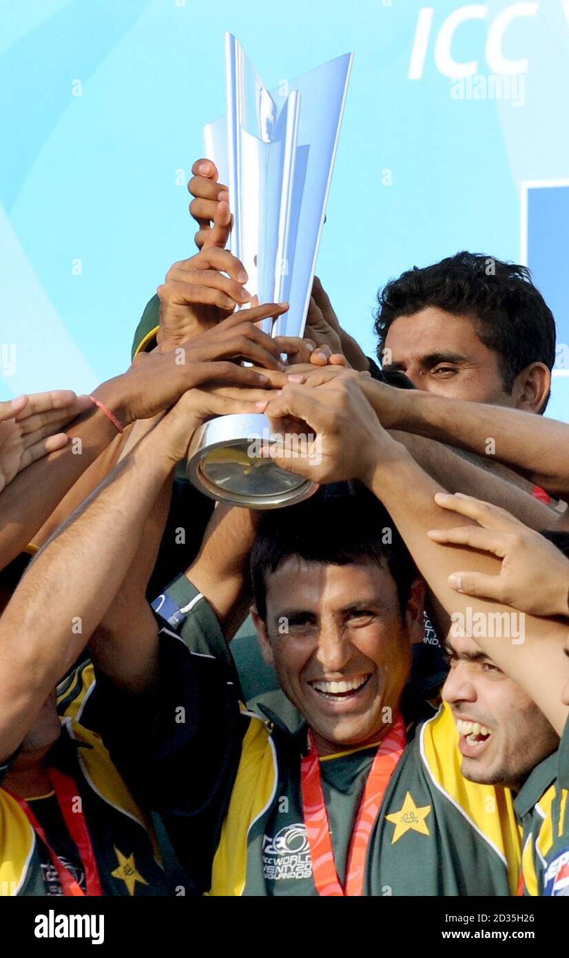 Team group celebration trophy cup smiles hi-res stock photography and ...