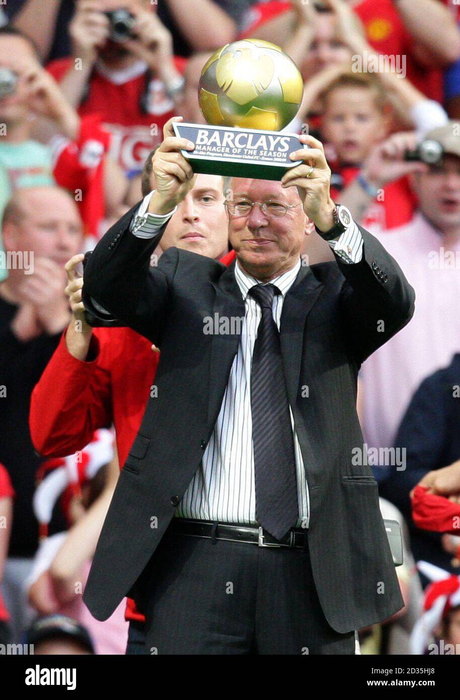 Manchester united manager sir alex ferguson poses hi-res stock ...