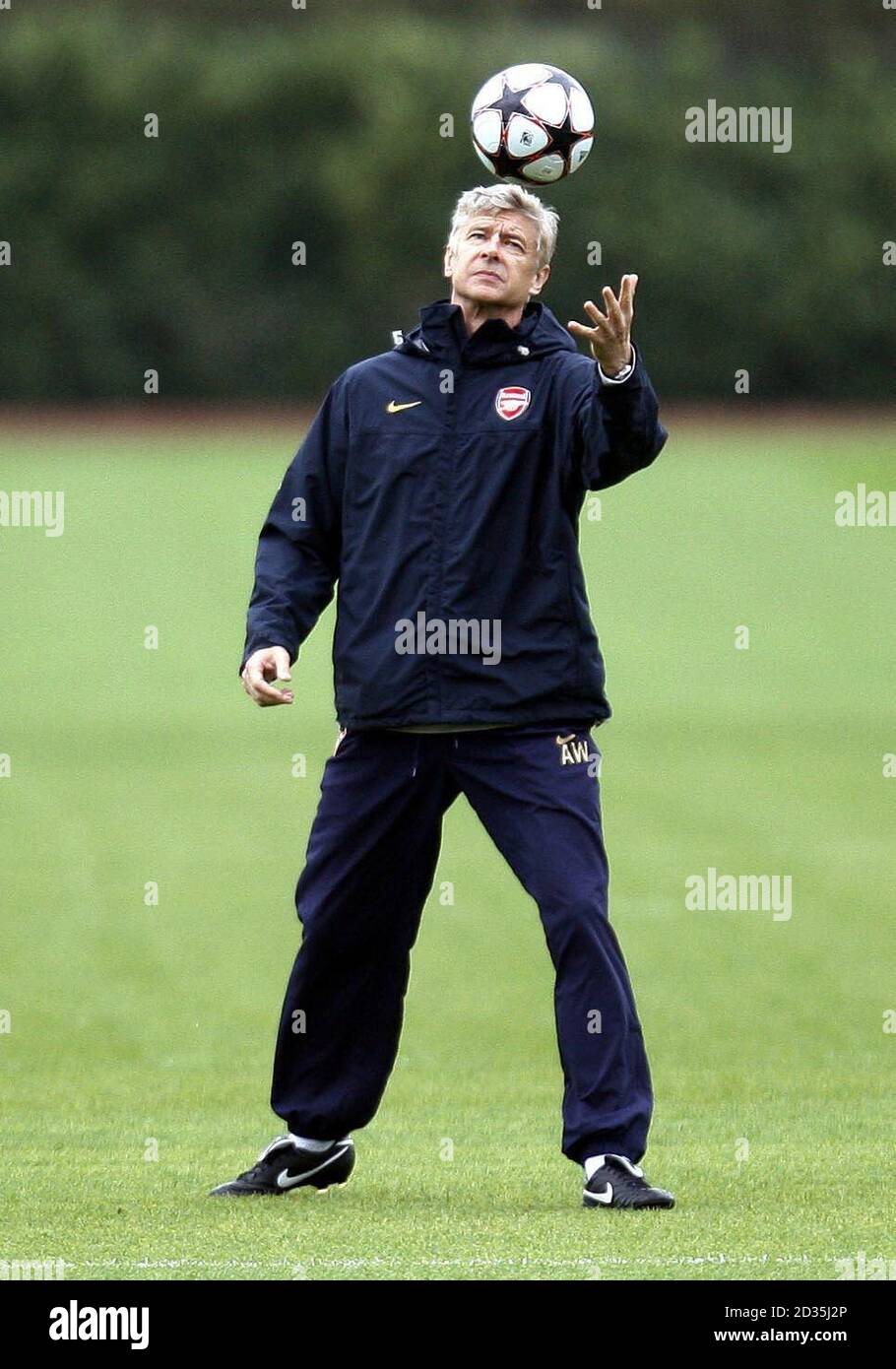 At london colney training ground hi-res stock photography and images ...