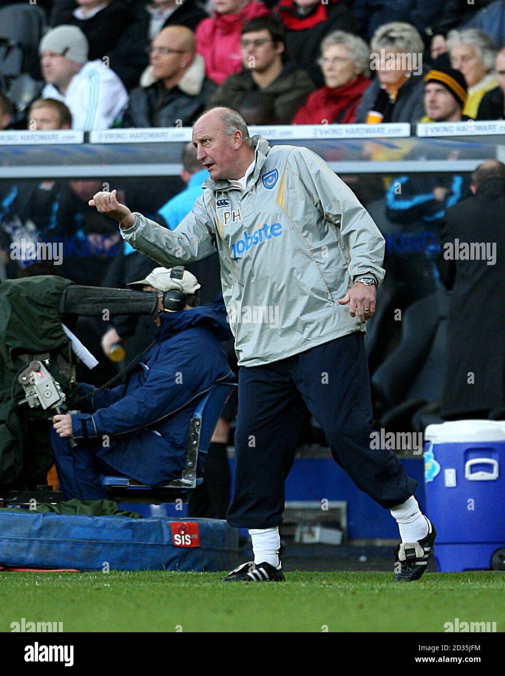 Portsmouth manager Paul Hart gestures on the touchline Stock Photo - Alamy