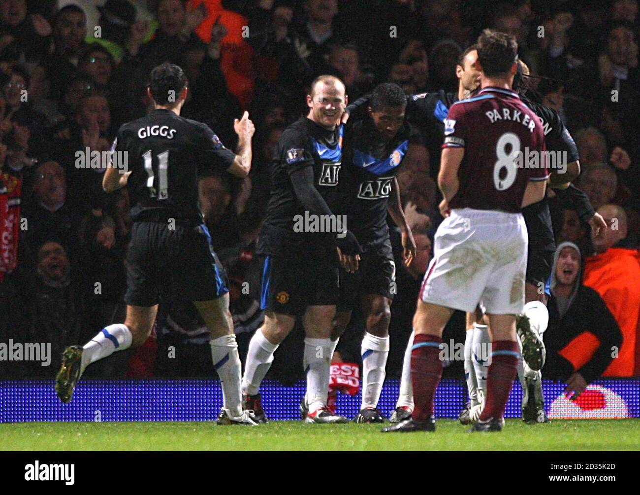 Manchester United's Wayne Rooney (centre) celebrates scoring Stock ...