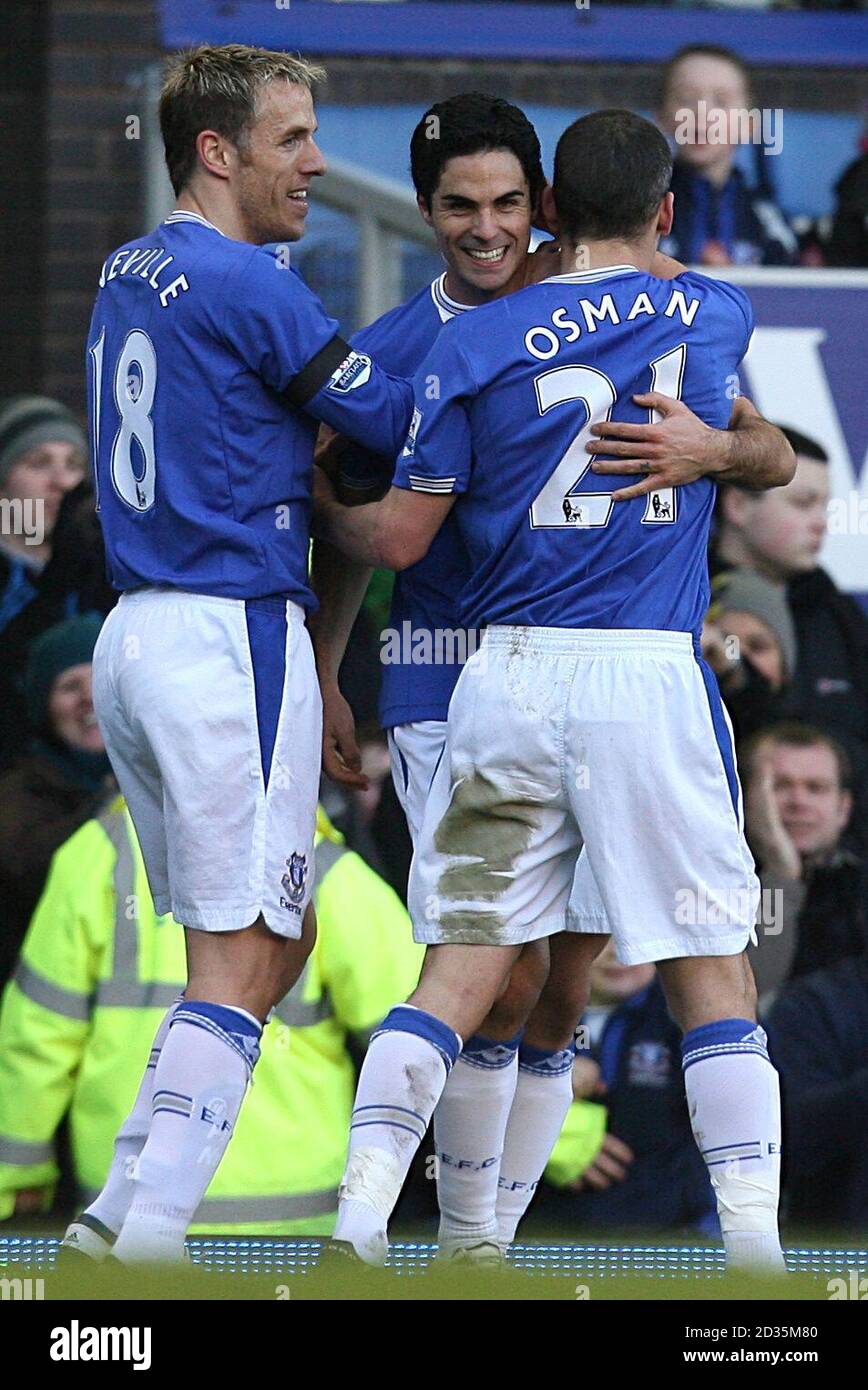 Team mates phil neville hi-res stock photography and images - Alamy