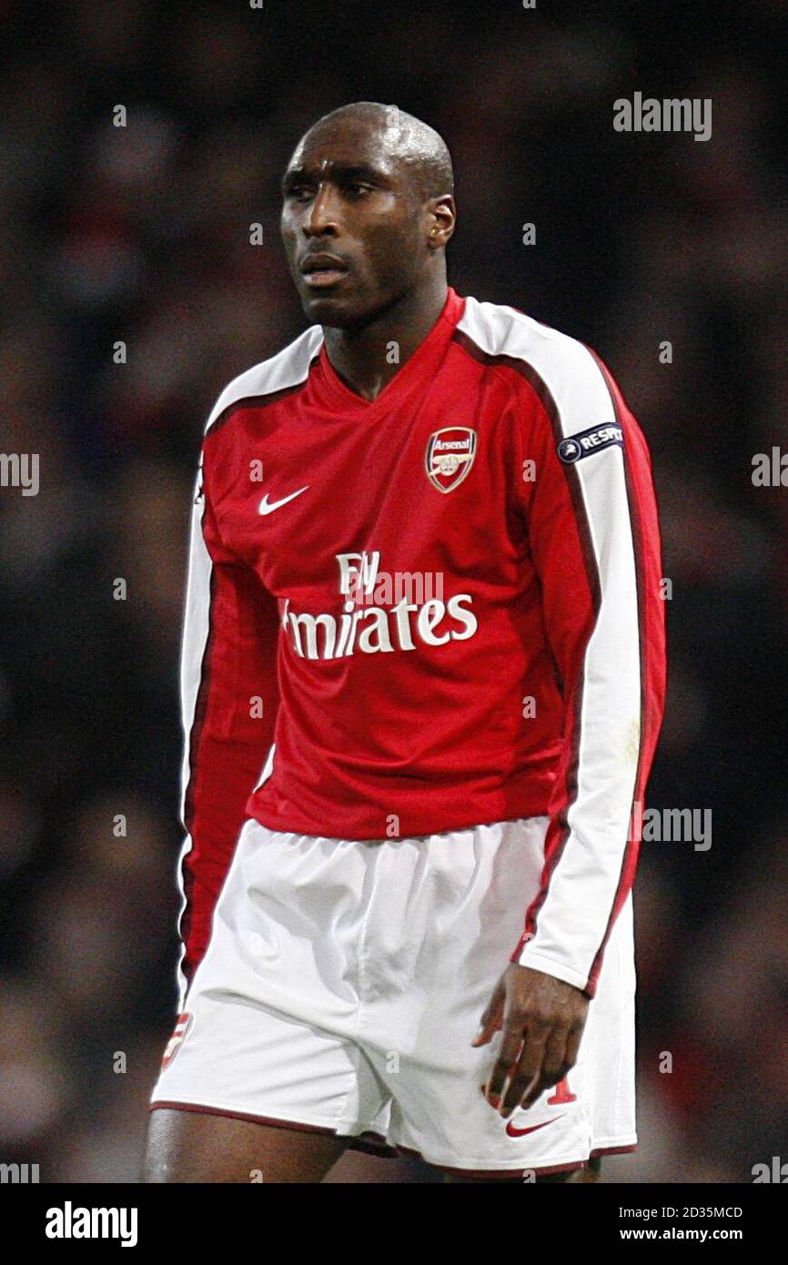Soccer sol campbell hi-res stock photography and images - Alamy