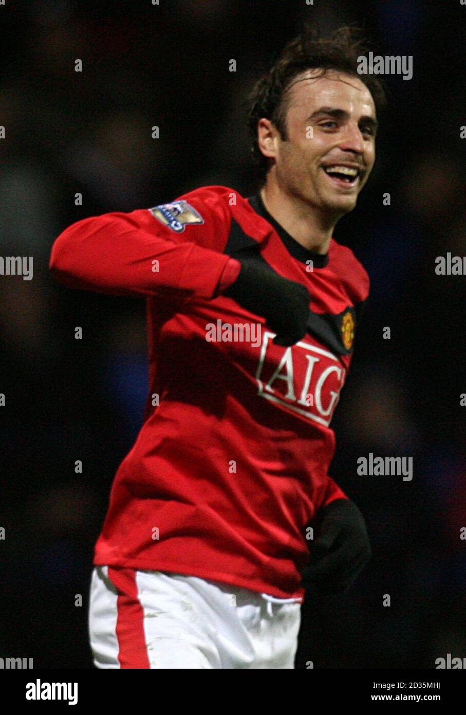 Manchester United's Dimitar Berbatov celebrates scoring their second ...