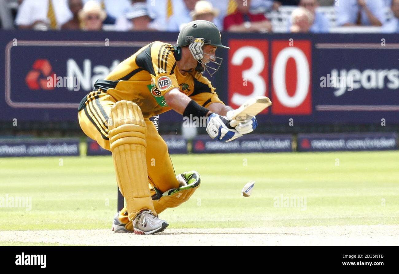 Breaks bat hi-res stock photography and images - Alamy