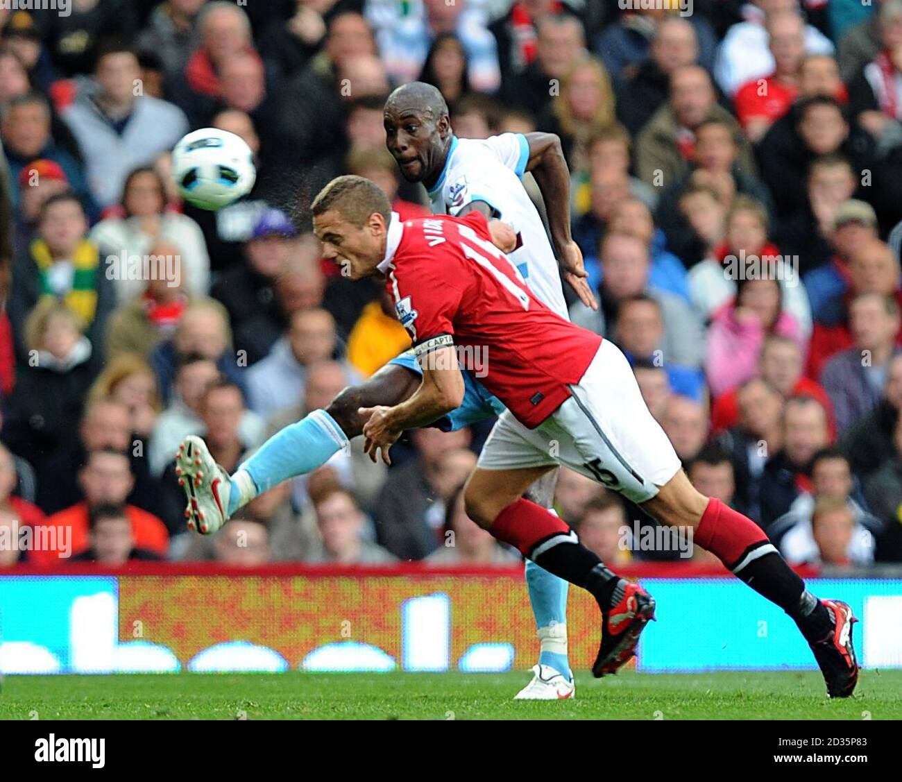 Manchester United's Nemanja Vidic (right) attempts to block a cross by ...