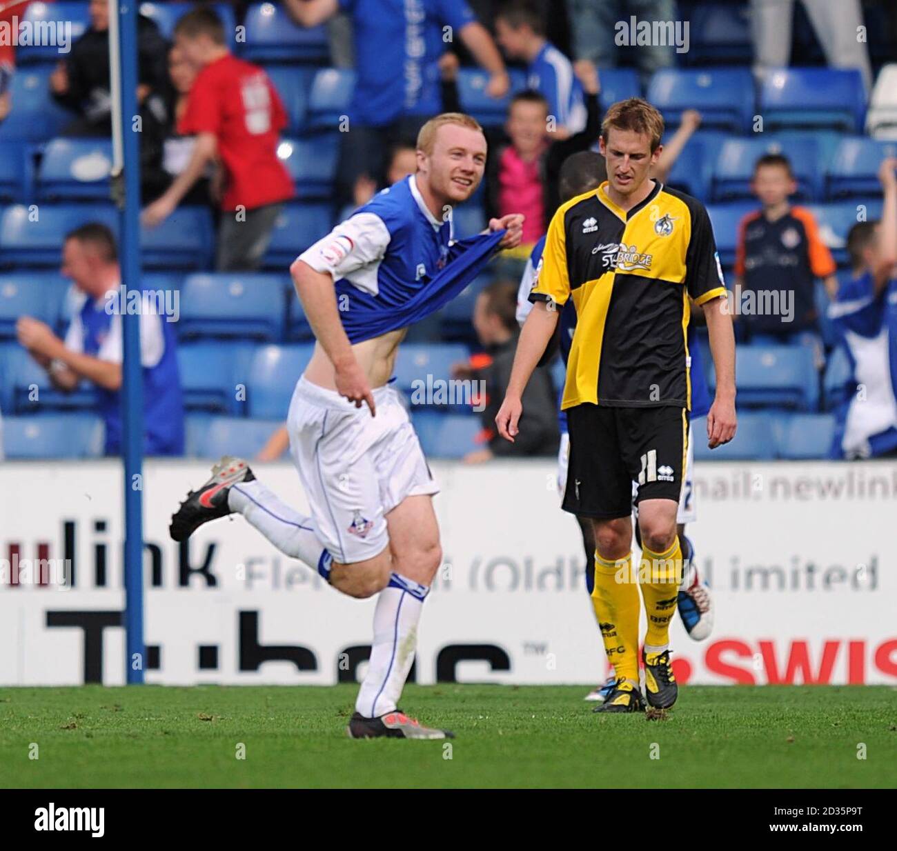 Oldham athletics chris taylor hi-res stock photography and images - Alamy