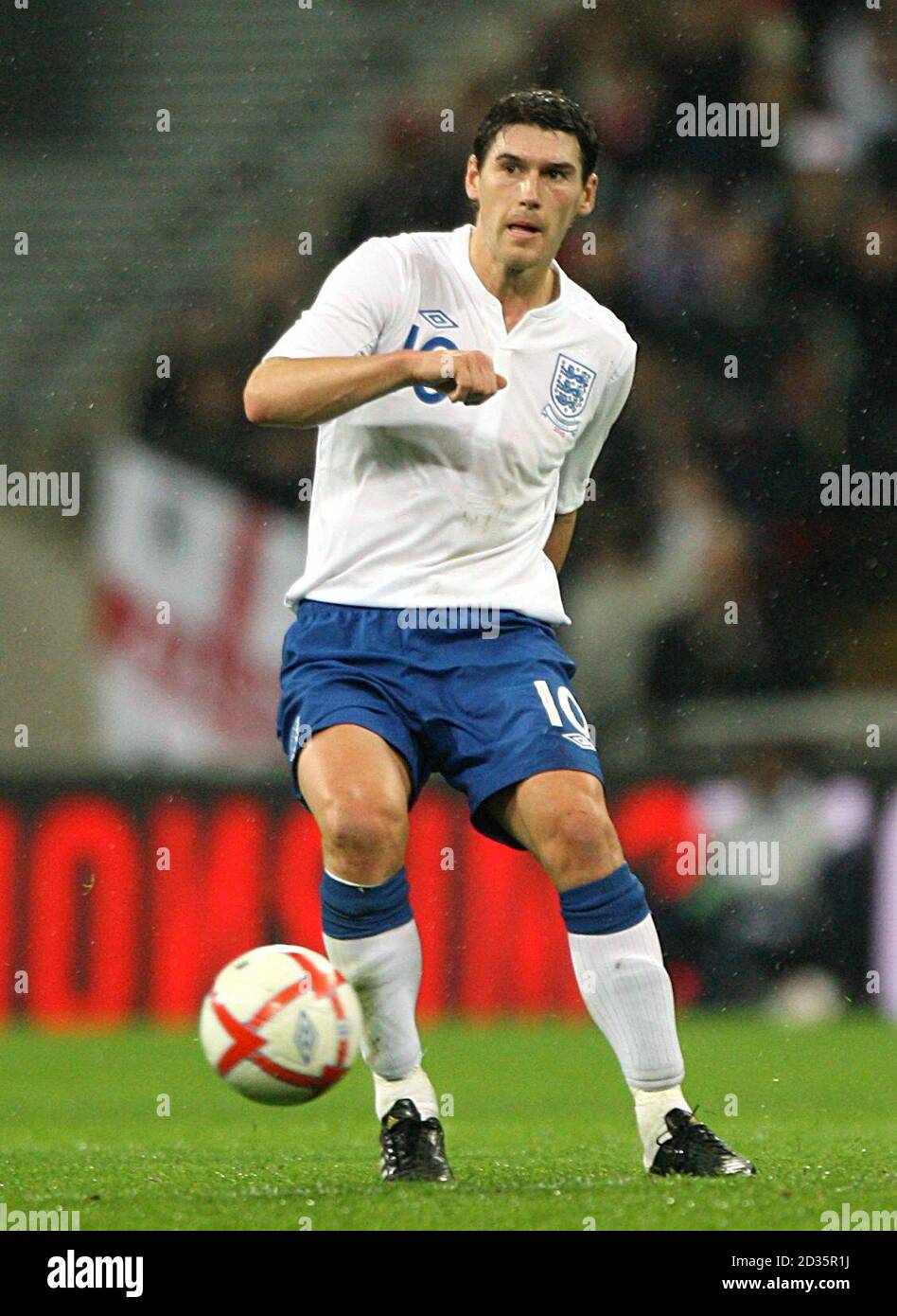 Soccer gareth barry hi-res stock photography and images - Alamy