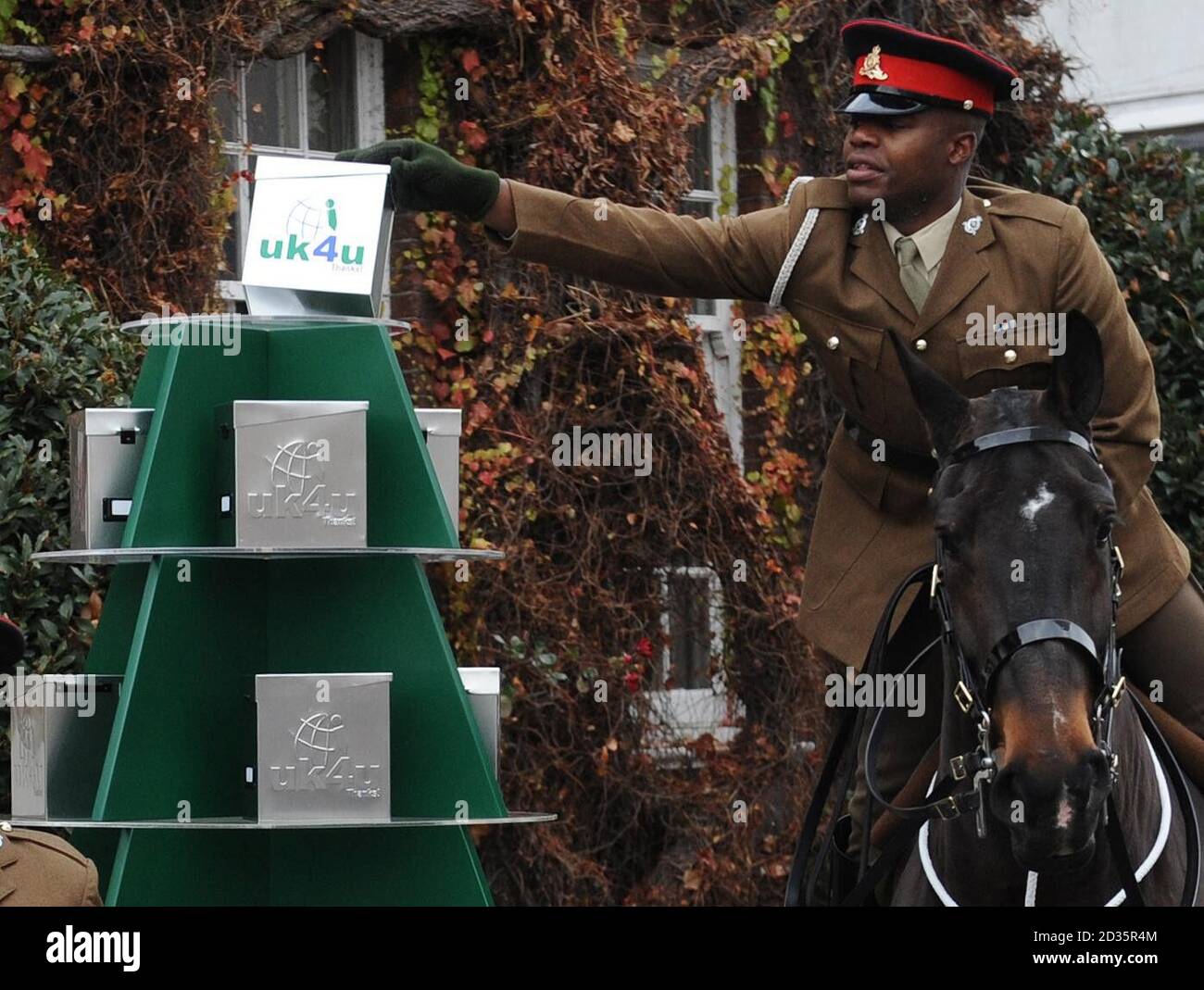 Trooper kuziva dapira kings troop royal horse artillery on horse hi-res ...