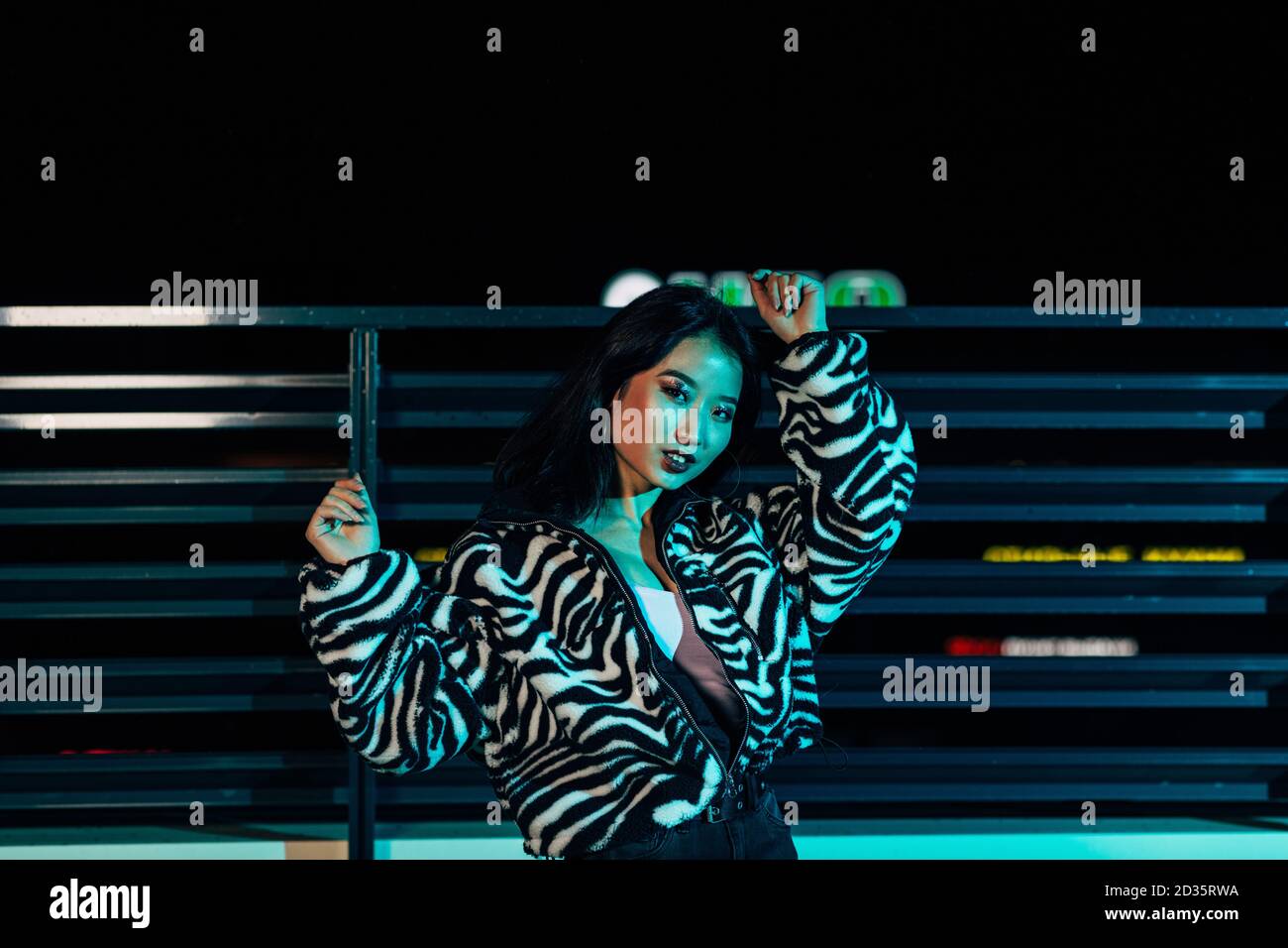 Girl looking at city lights hi-res stock photography and images - Alamy