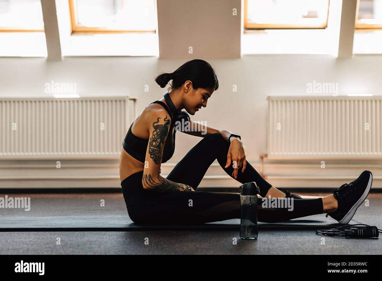 Female athlete relaxing in gym hi-res stock photography and images - Alamy