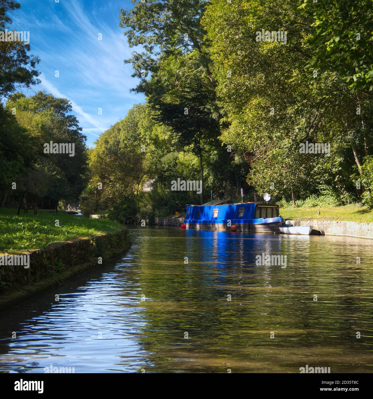 Narrow boat canal hi-res stock photography and images - Alamy