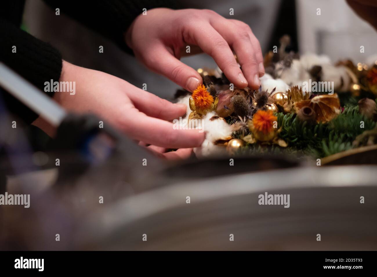 Christmas wreath weaving workshop hi-res stock photography and images ...