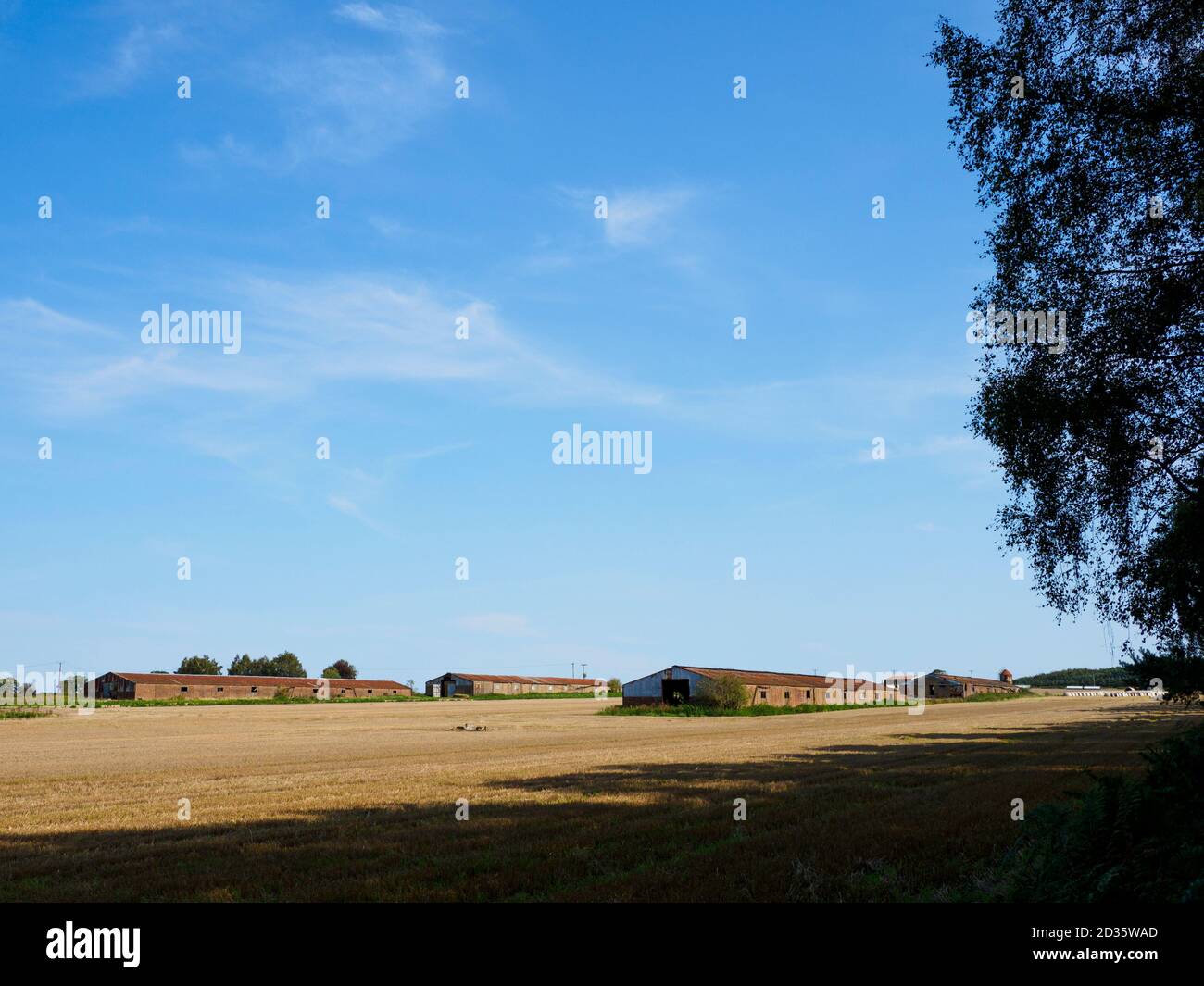Brick barns hi-res stock photography and images - Alamy