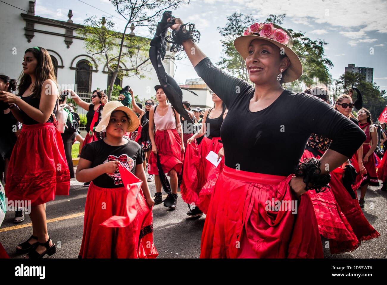 Women fighting hi-res stock photography and images - Alamy