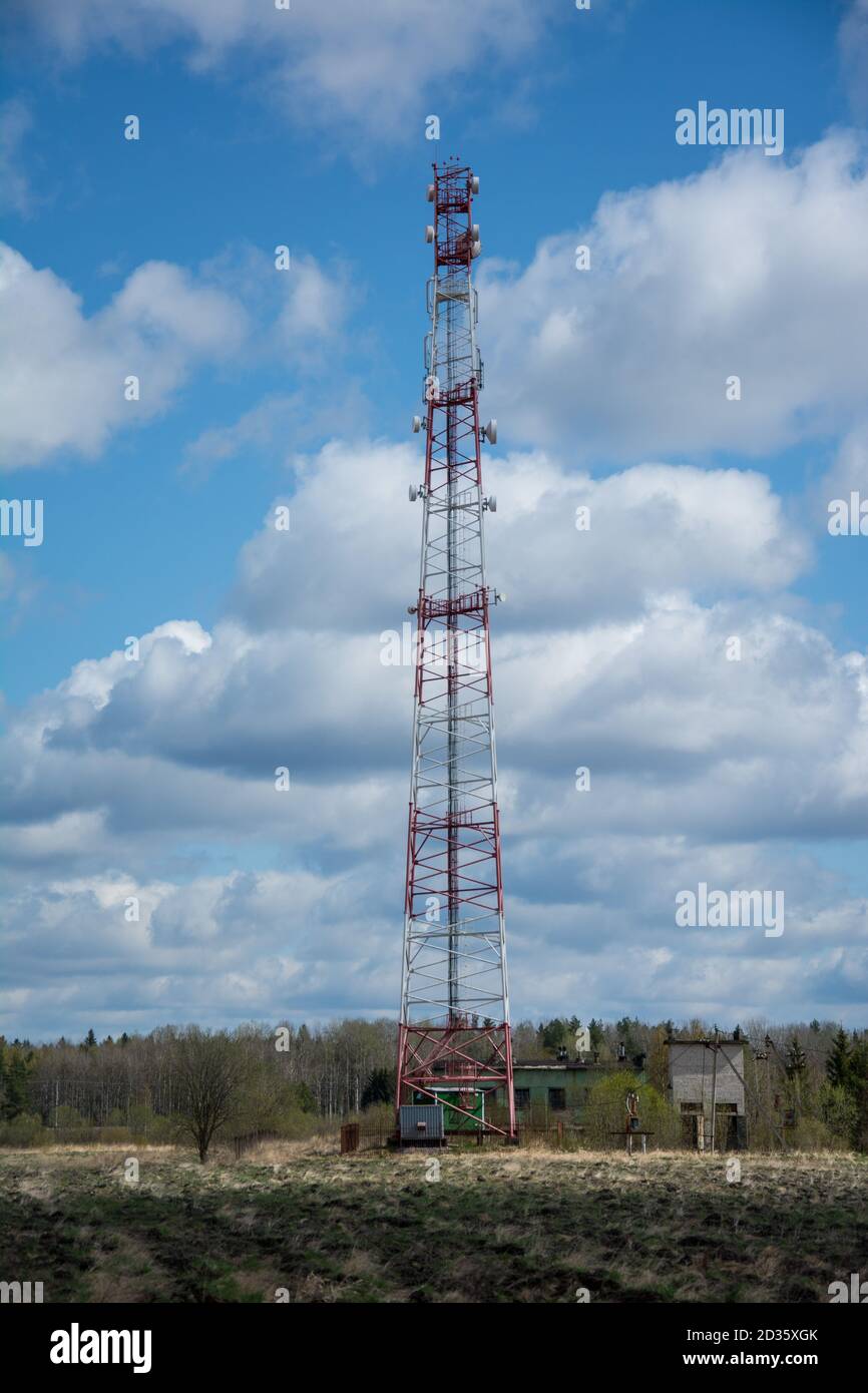 Mobile network tower in field hi-res stock photography and images - Alamy