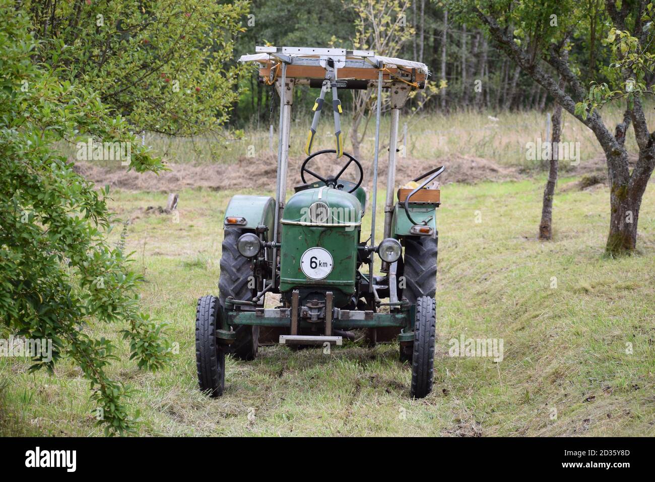 Farmtractor hi-res stock photography and images - Alamy
