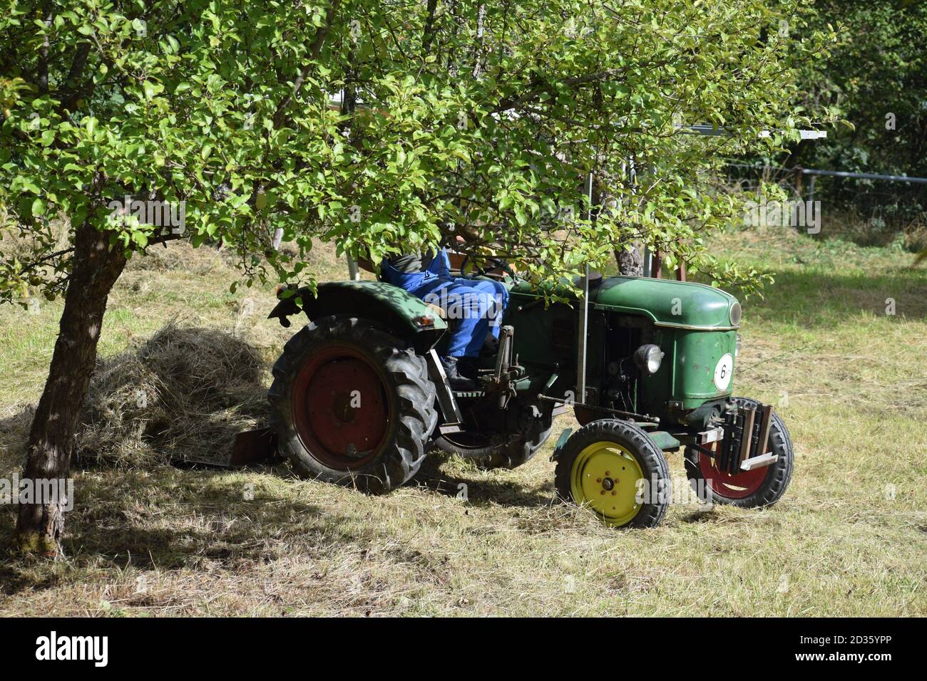 Farmtractor hi-res stock photography and images - Alamy