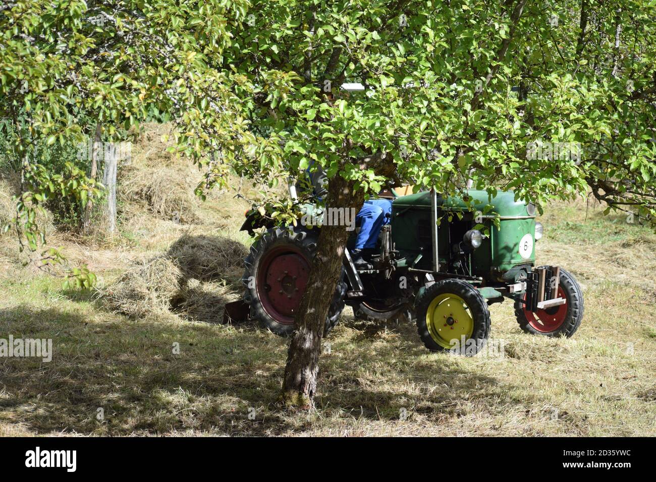 Farmtractor hi-res stock photography and images - Alamy