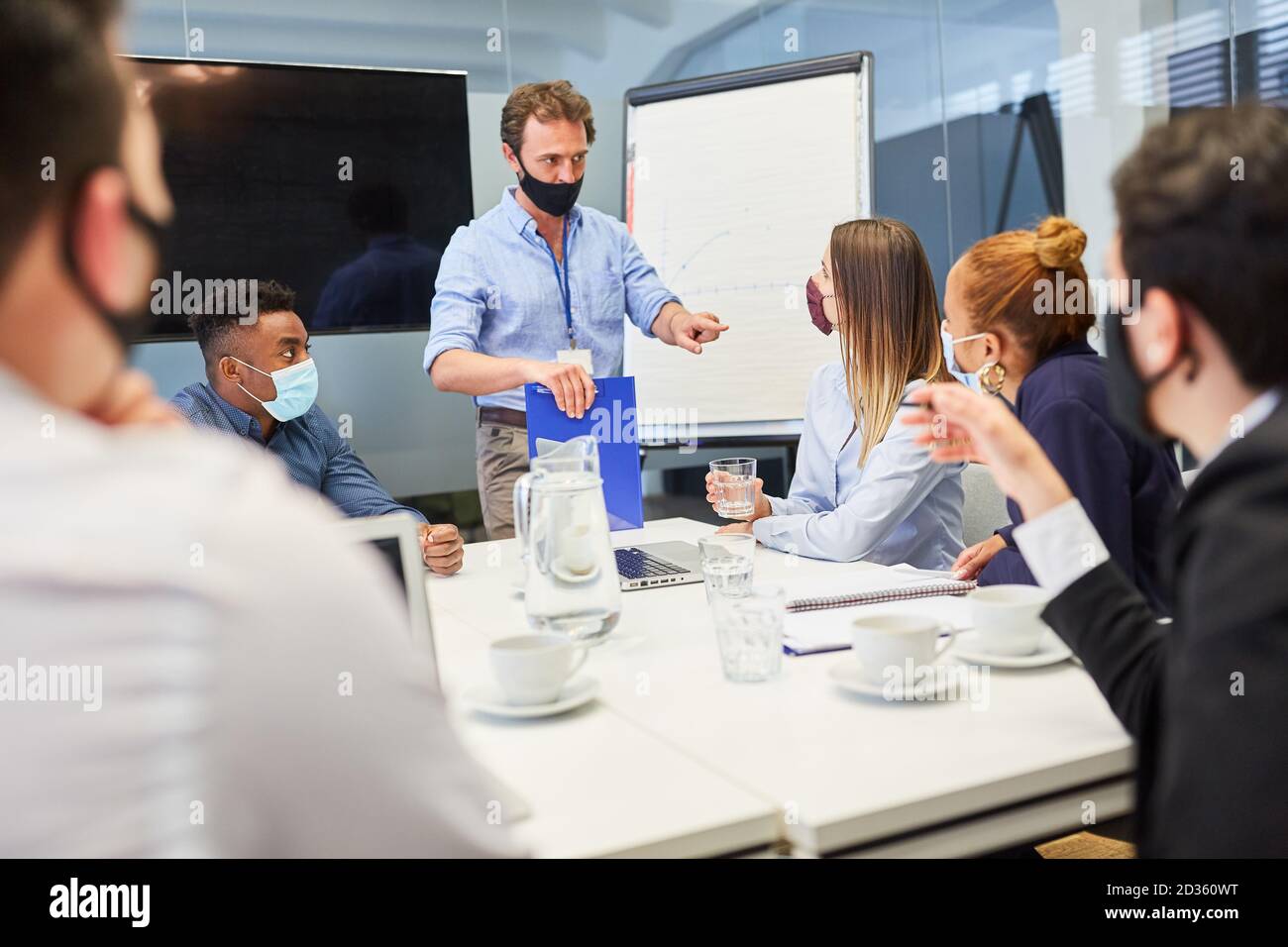 Man coaching worker hi-res stock photography and images - Alamy