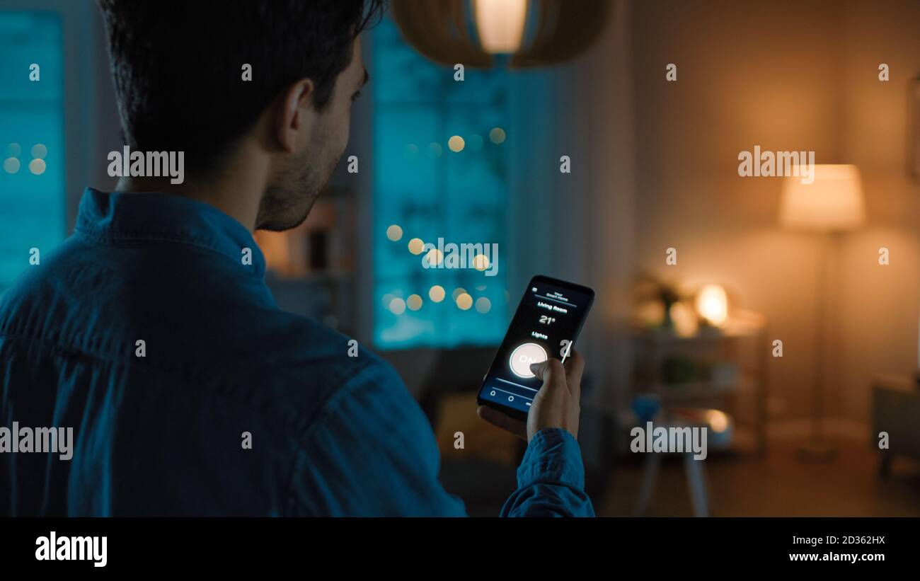 Mobile phone tapping home hi-res stock photography and images - Alamy