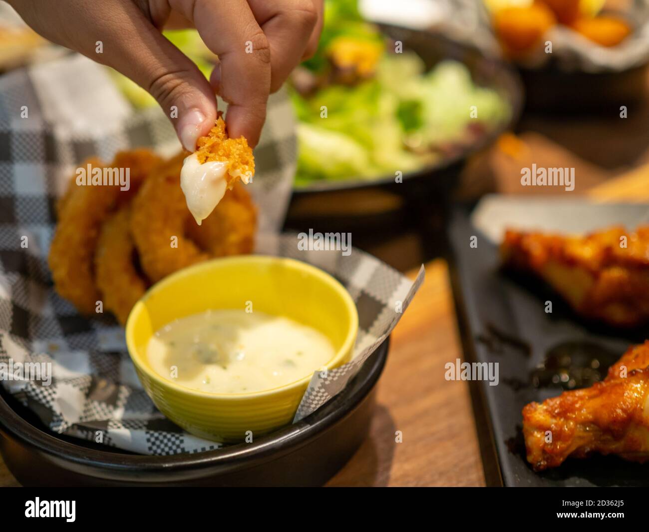 Family eating fish and chips at home hi-res stock photography and ...