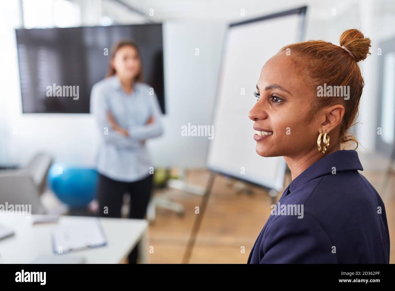 Female business woman giving presentation hi-res stock photography and ...