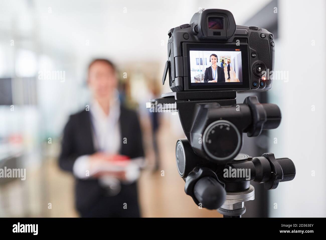 Online tutorial hi-res stock photography and images - Alamy