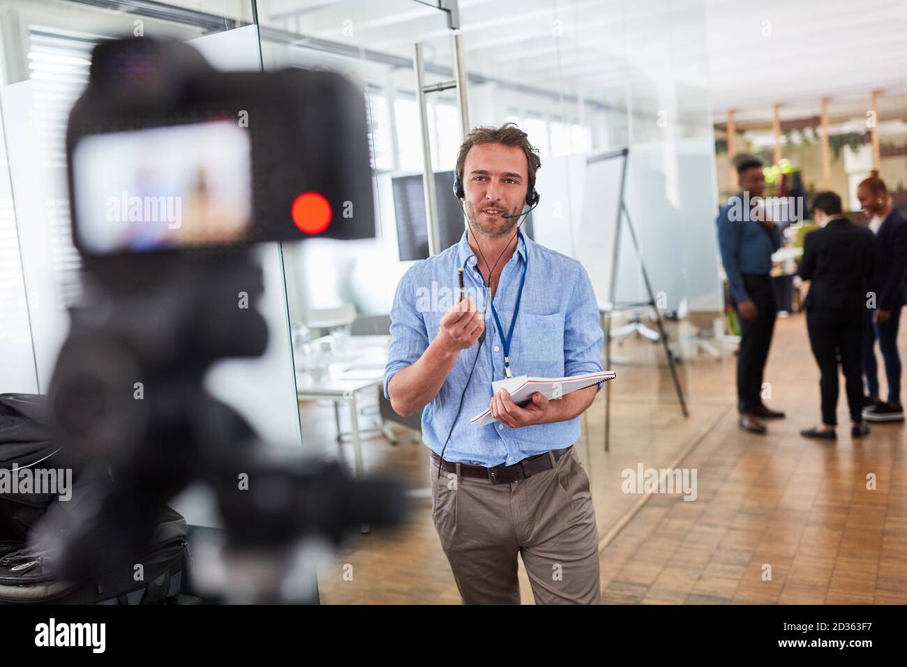 Live report hi-res stock photography and images - Alamy