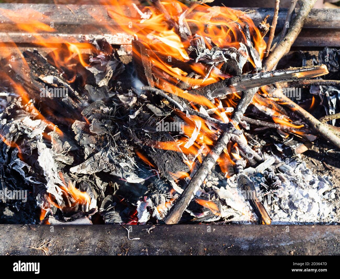 Burning tree branches hi-res stock photography and images - Alamy