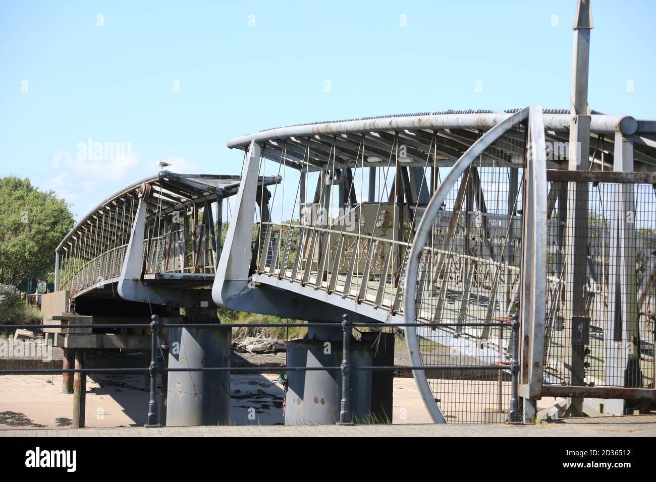 Retractable bridge hi-res stock photography and images - Alamy