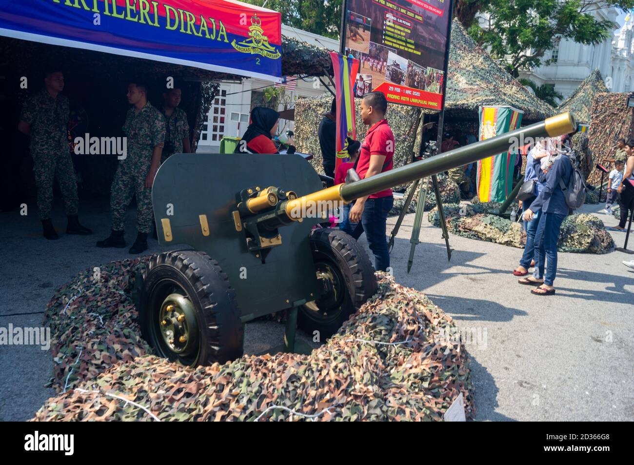 105mm pack howitzer hi-res stock photography and images - Alamy