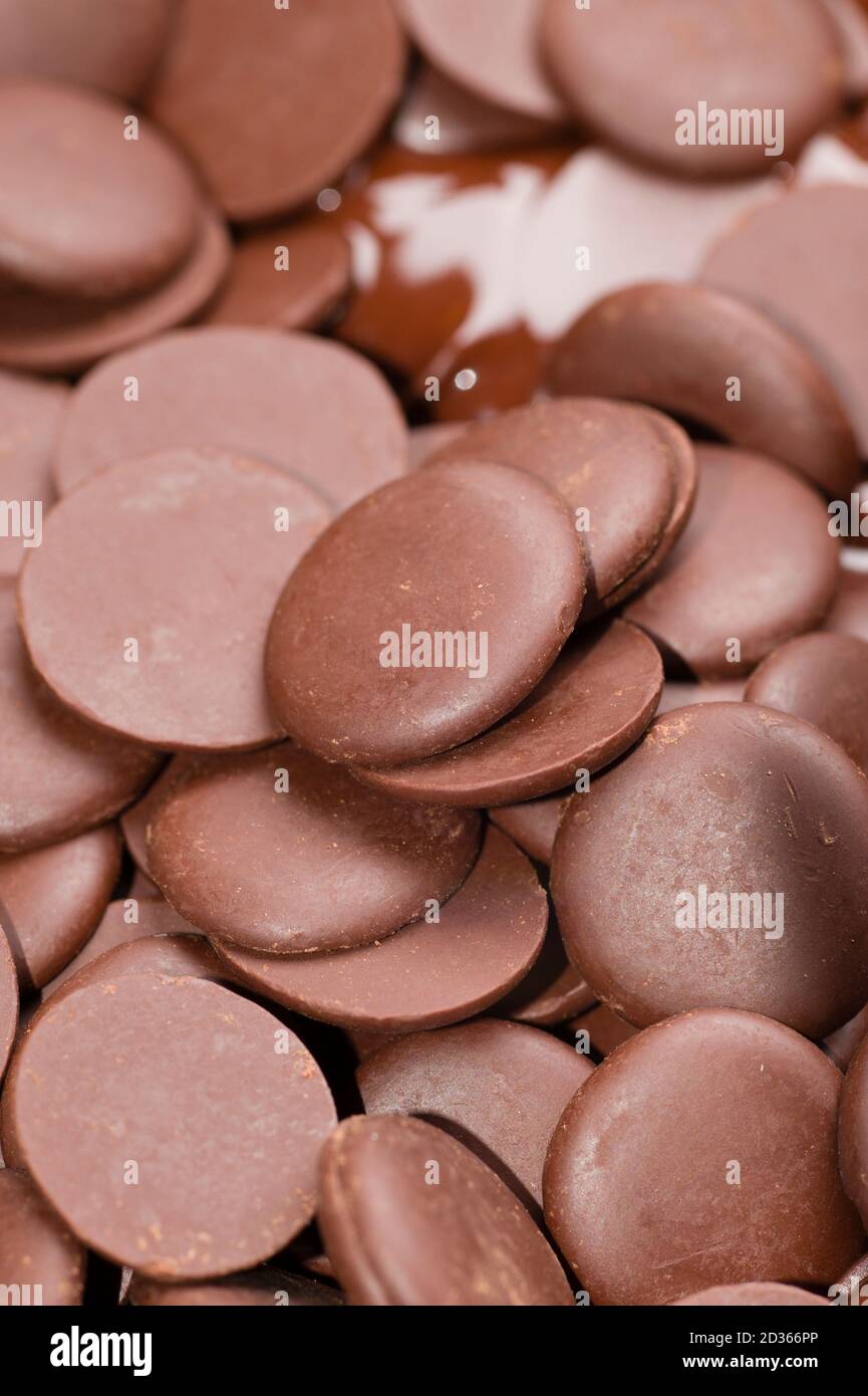 Ingredients for preparation of artisanal chocolate bar Stock Photo - Alamy