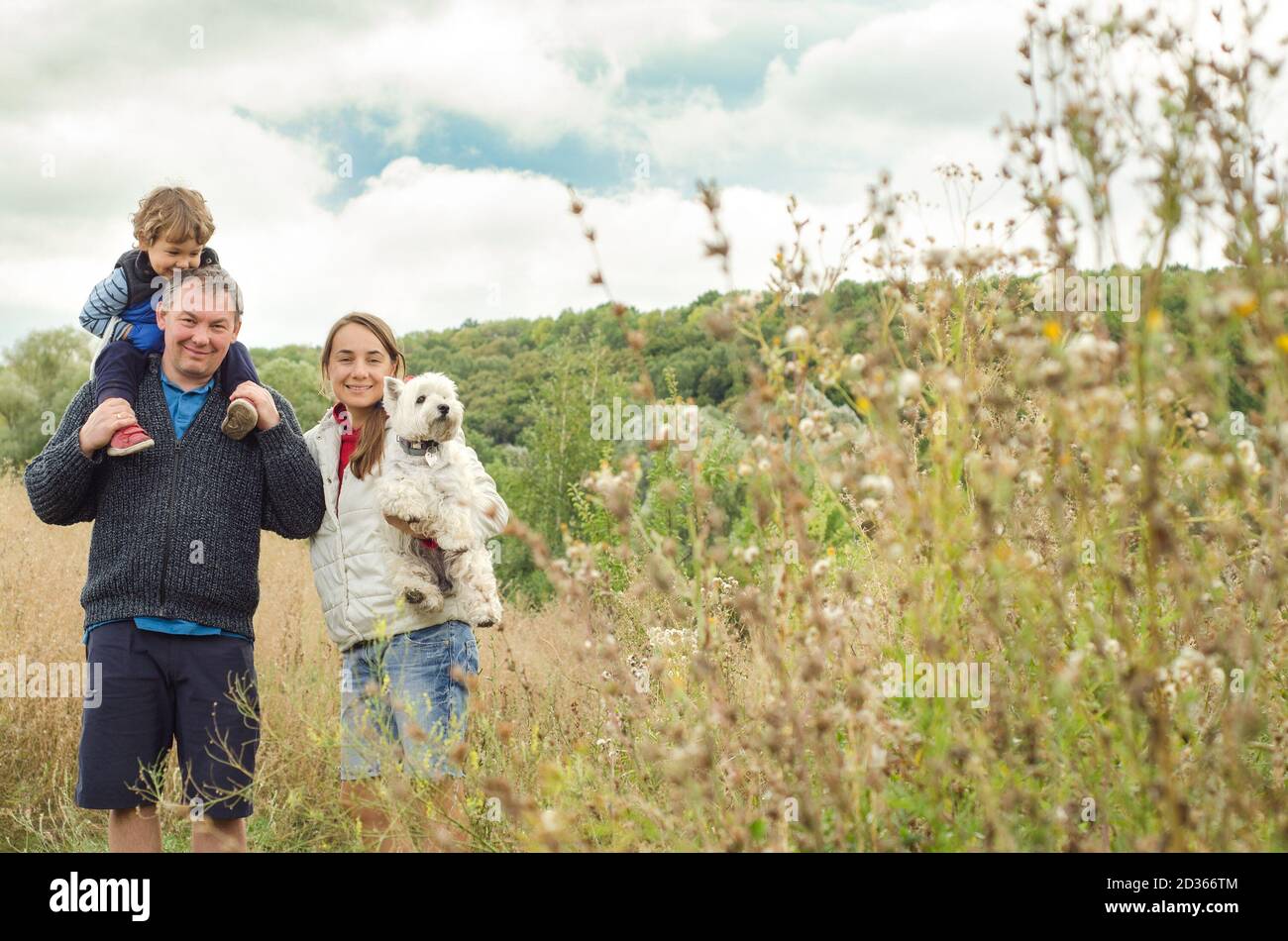 happy family enjoying weekend outdoors Stock Photo - Alamy