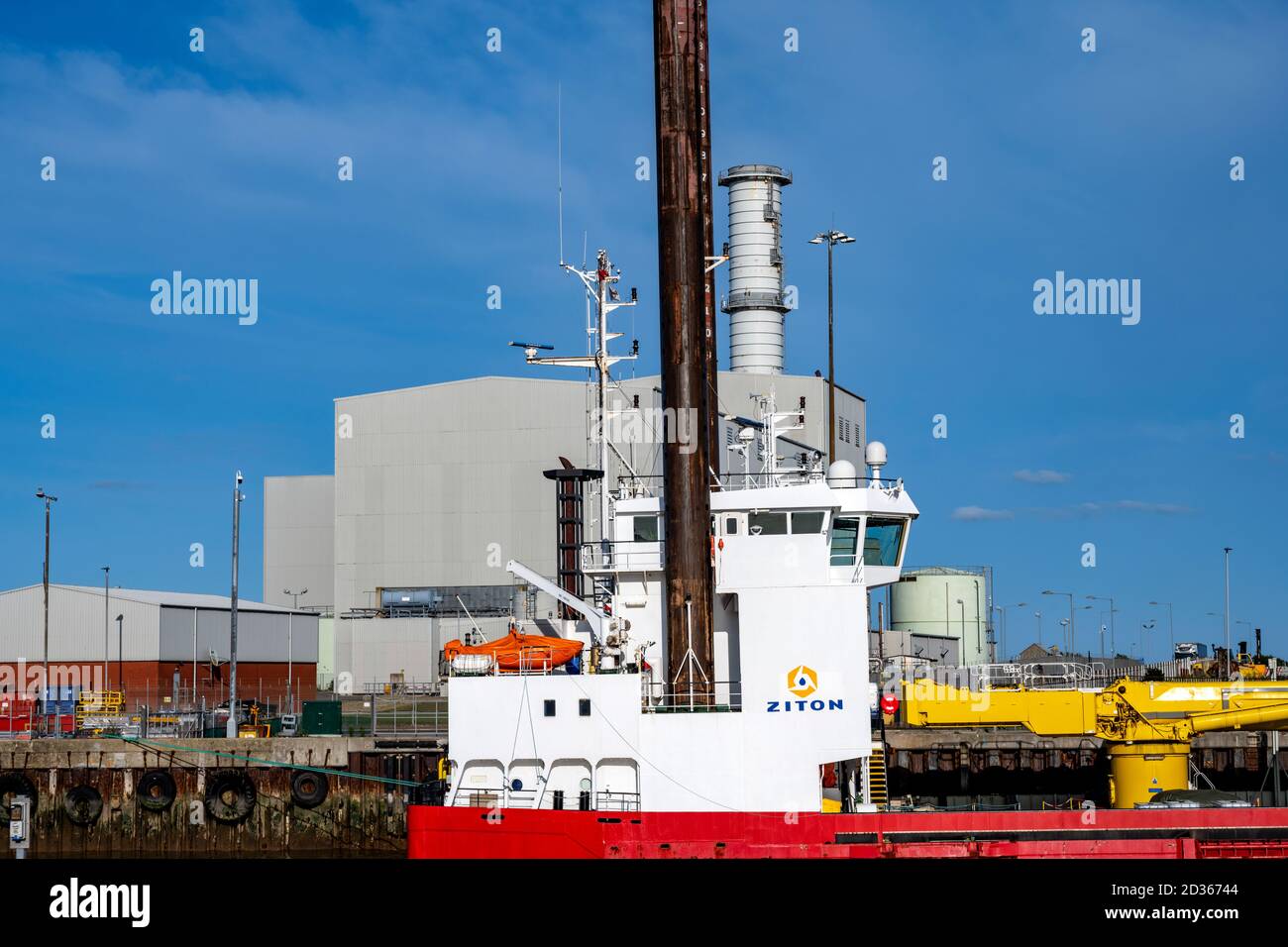 Ziton Wind a wind turbine installation ship with hydraulic lift ...