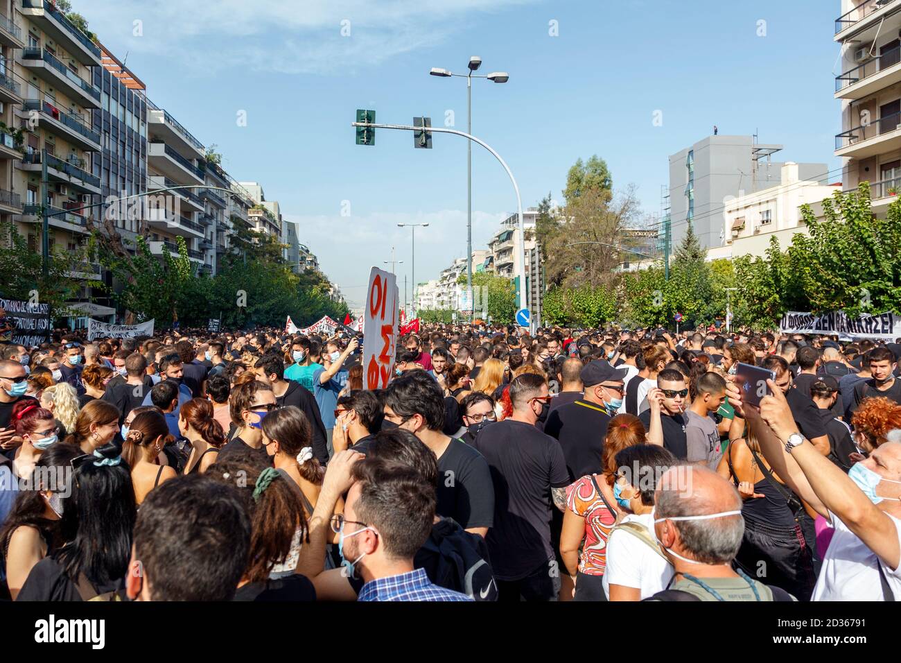 Crowd of peaceful protesters hi-res stock photography and images - Alamy