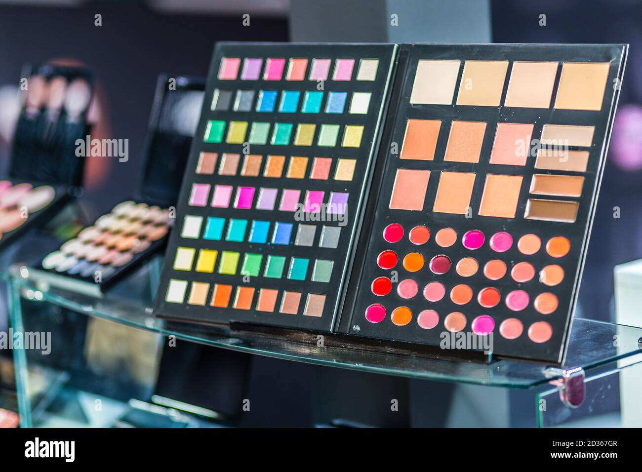 Colorful makeup hi-res stock photography and images - Alamy