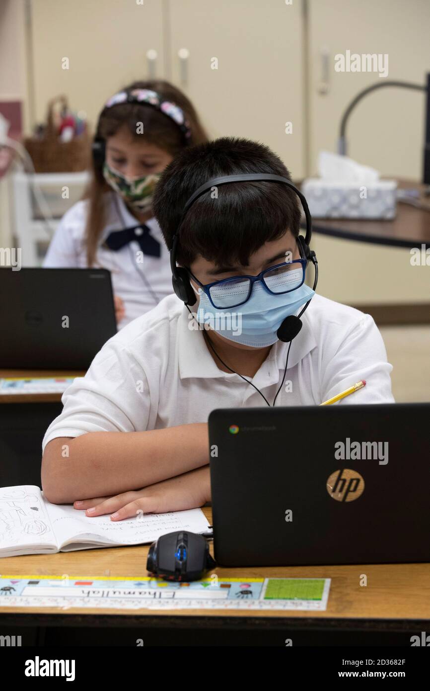 Third grade classroom masks hi-res stock photography and images - Alamy