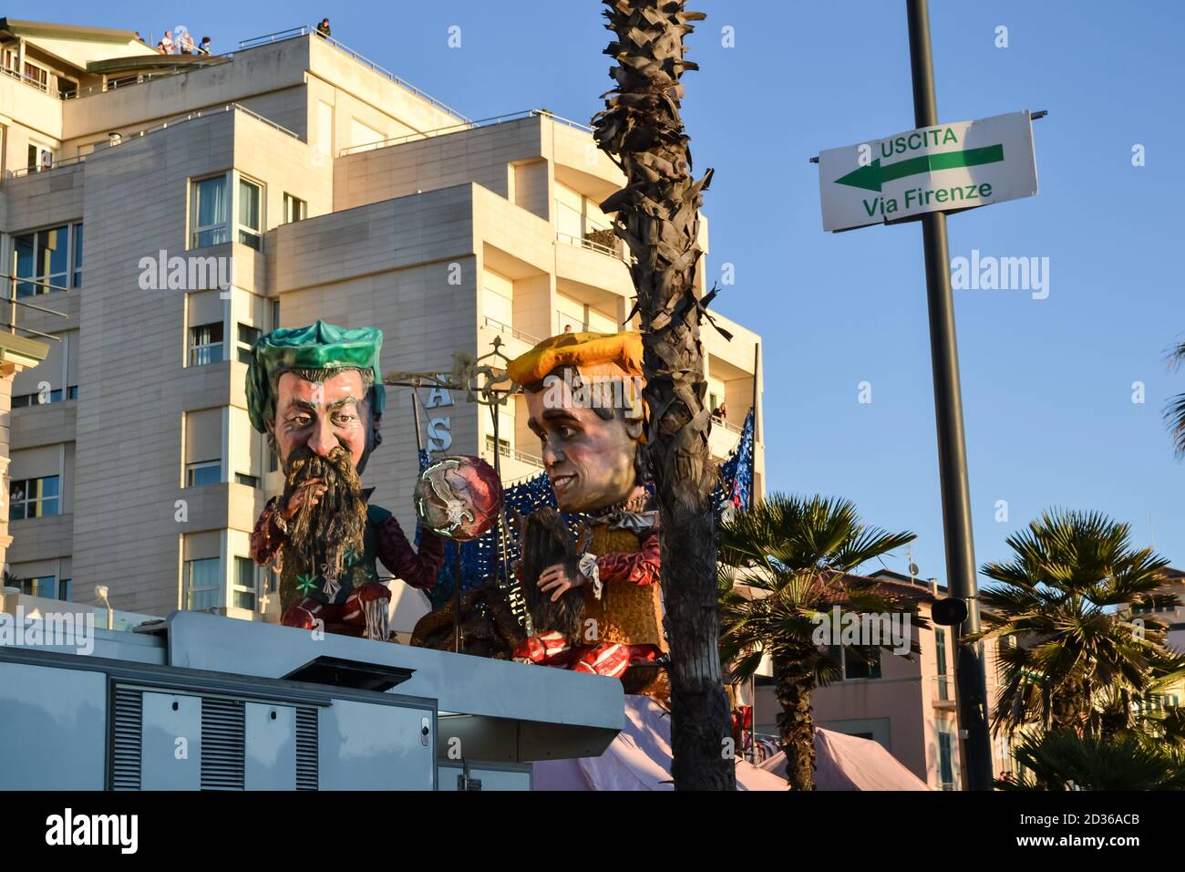 Viareggio, parade of allegorical floats of the most famous Italian ...