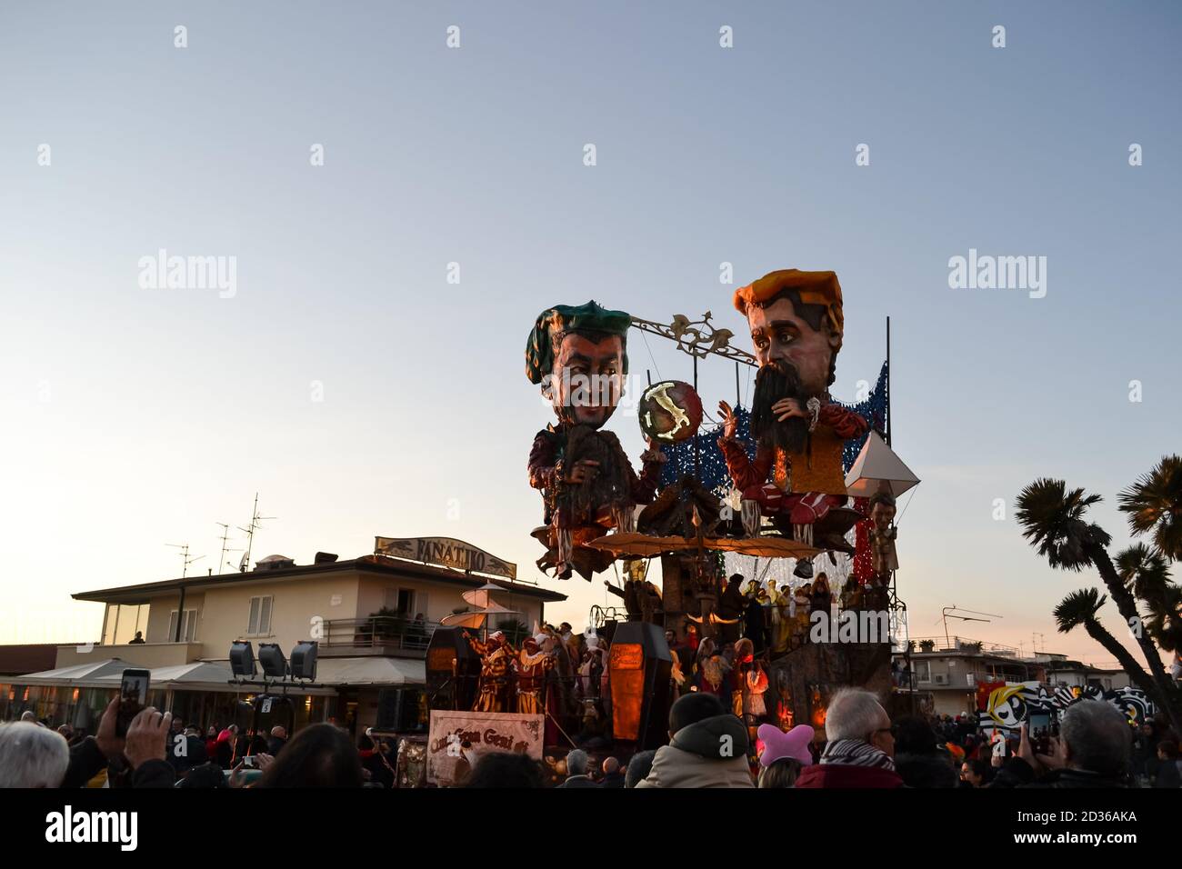 Viareggio, parade of allegorical floats of the most famous Italian ...