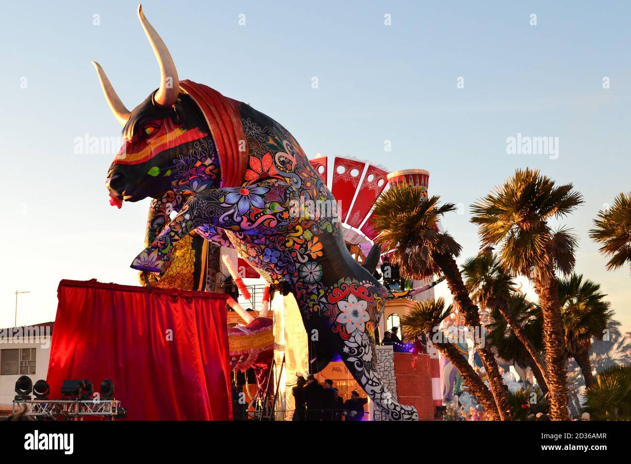 Viareggio, parade of allegorical floats of the most famous Italian ...