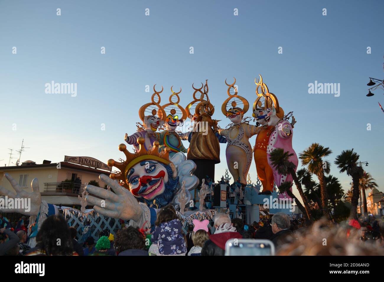 Viareggio, parade of allegorical floats of the most famous Italian ...