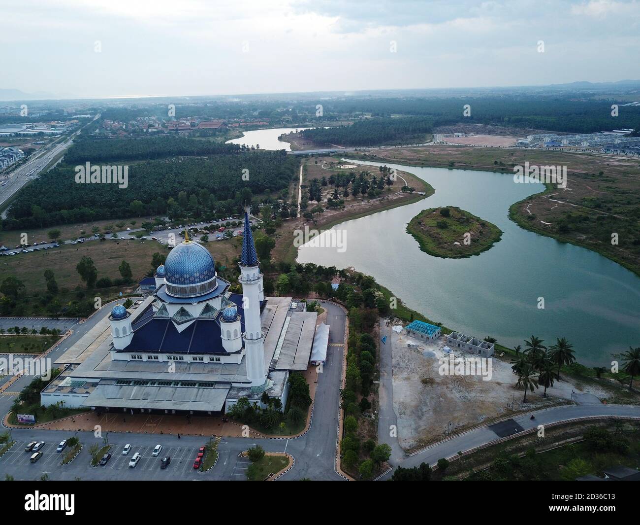 Aerial view Masjid Abdullah Fahim near lake Stock Photo - Alamy
