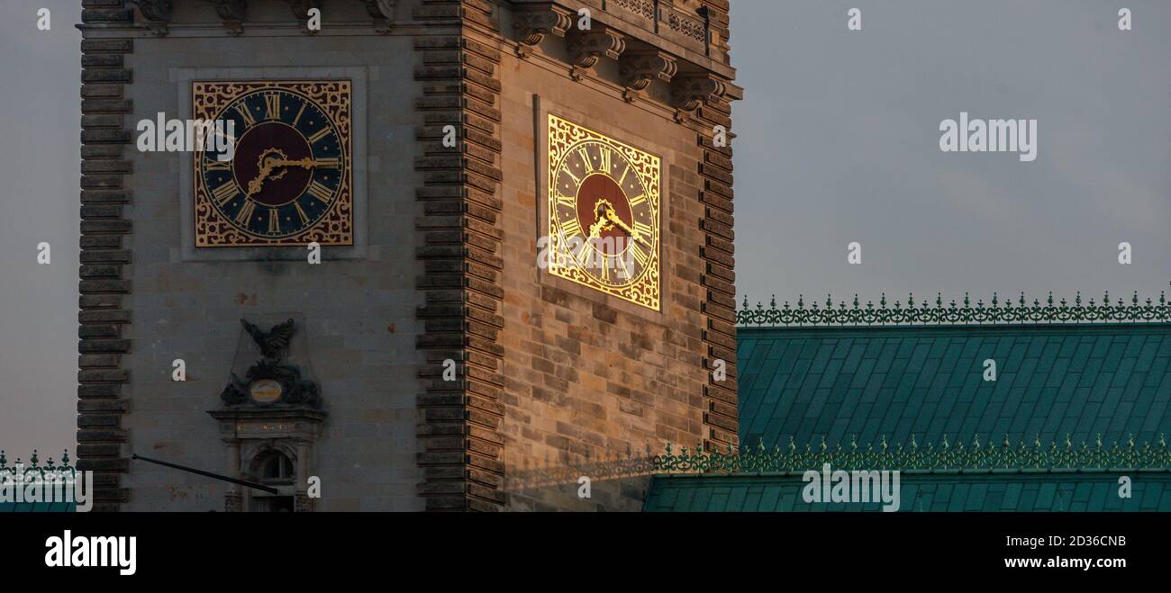 Two forty clock hi-res stock photography and images - Alamy
