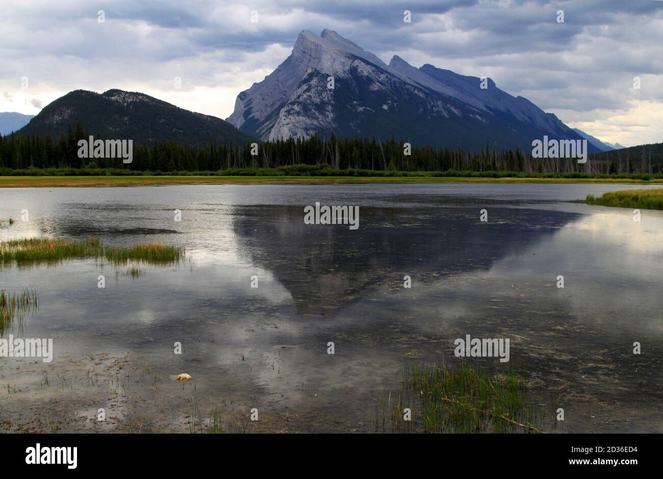Beautiful landscape inside banff hi-res stock photography and images ...