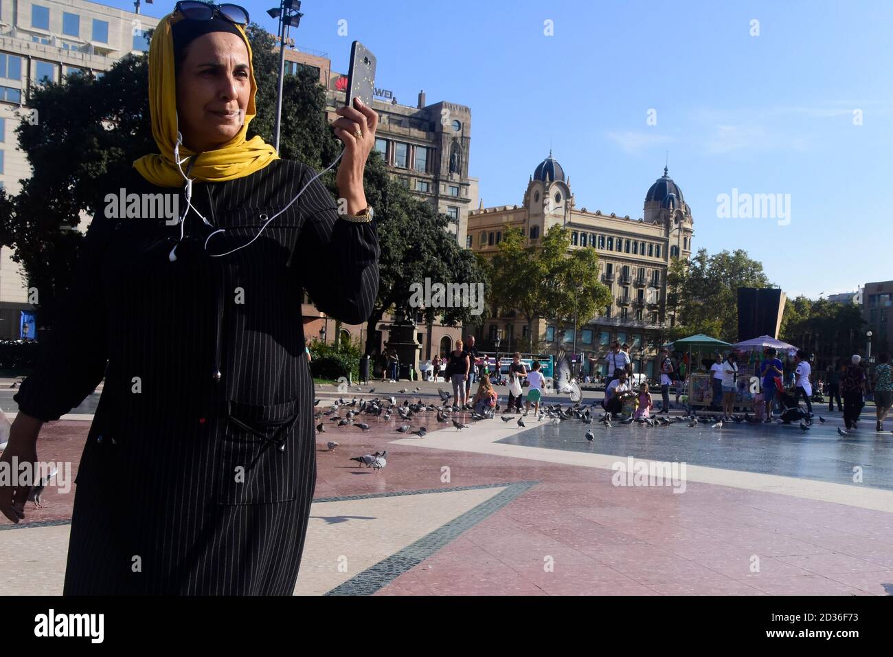 Veiled woman hi-res stock photography and images - Alamy