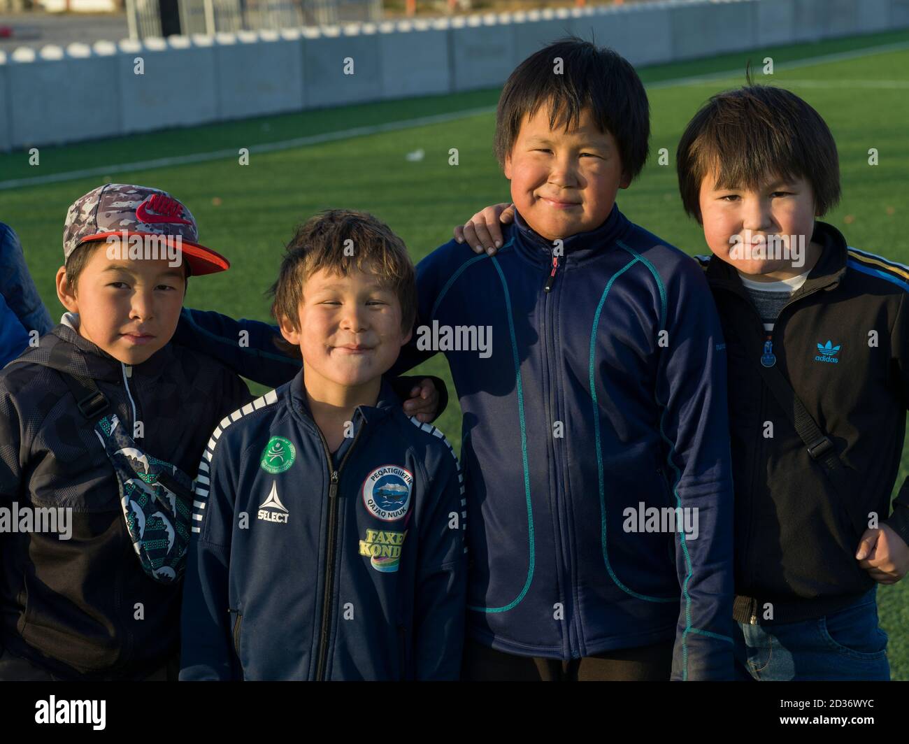 Inuit girls hi-res stock photography and images - Alamy