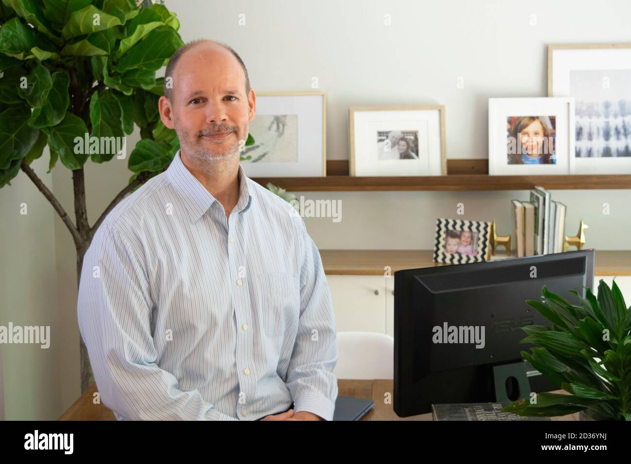 Engineer working from home hi-res stock photography and images - Alamy