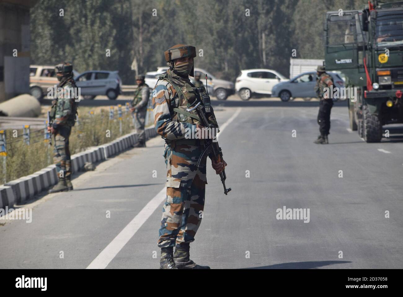 Pampore road hi-res stock photography and images - Alamy